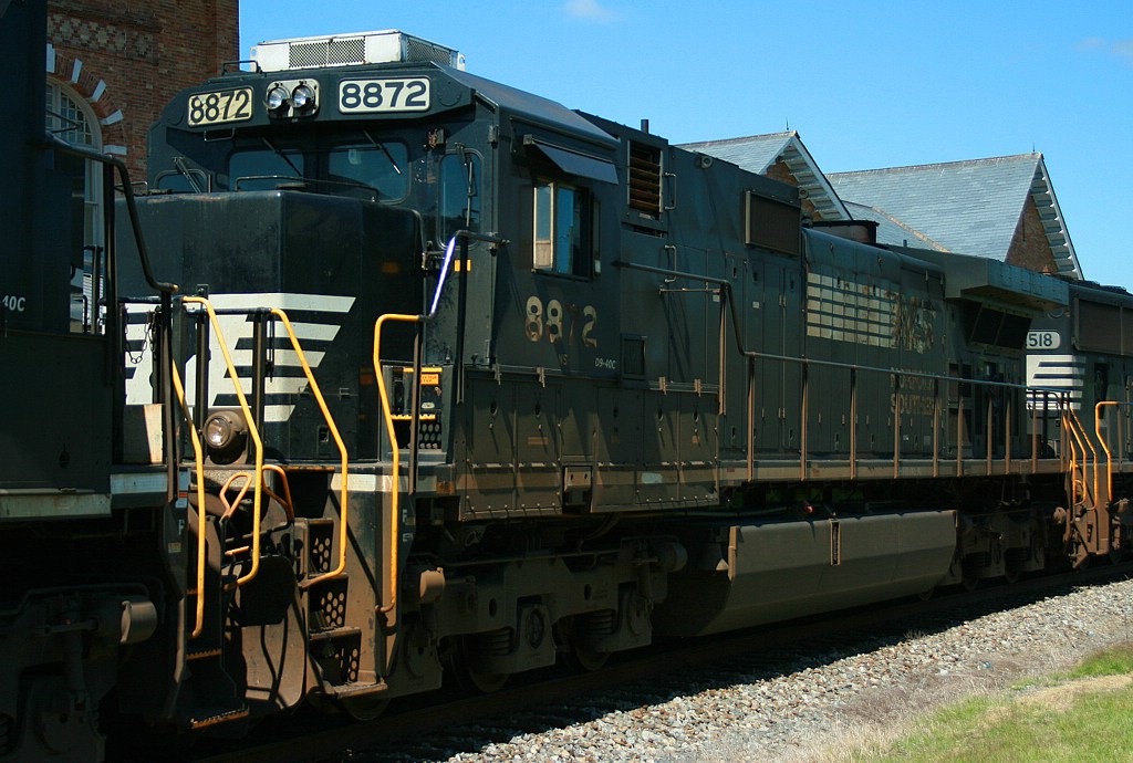 NS 8872